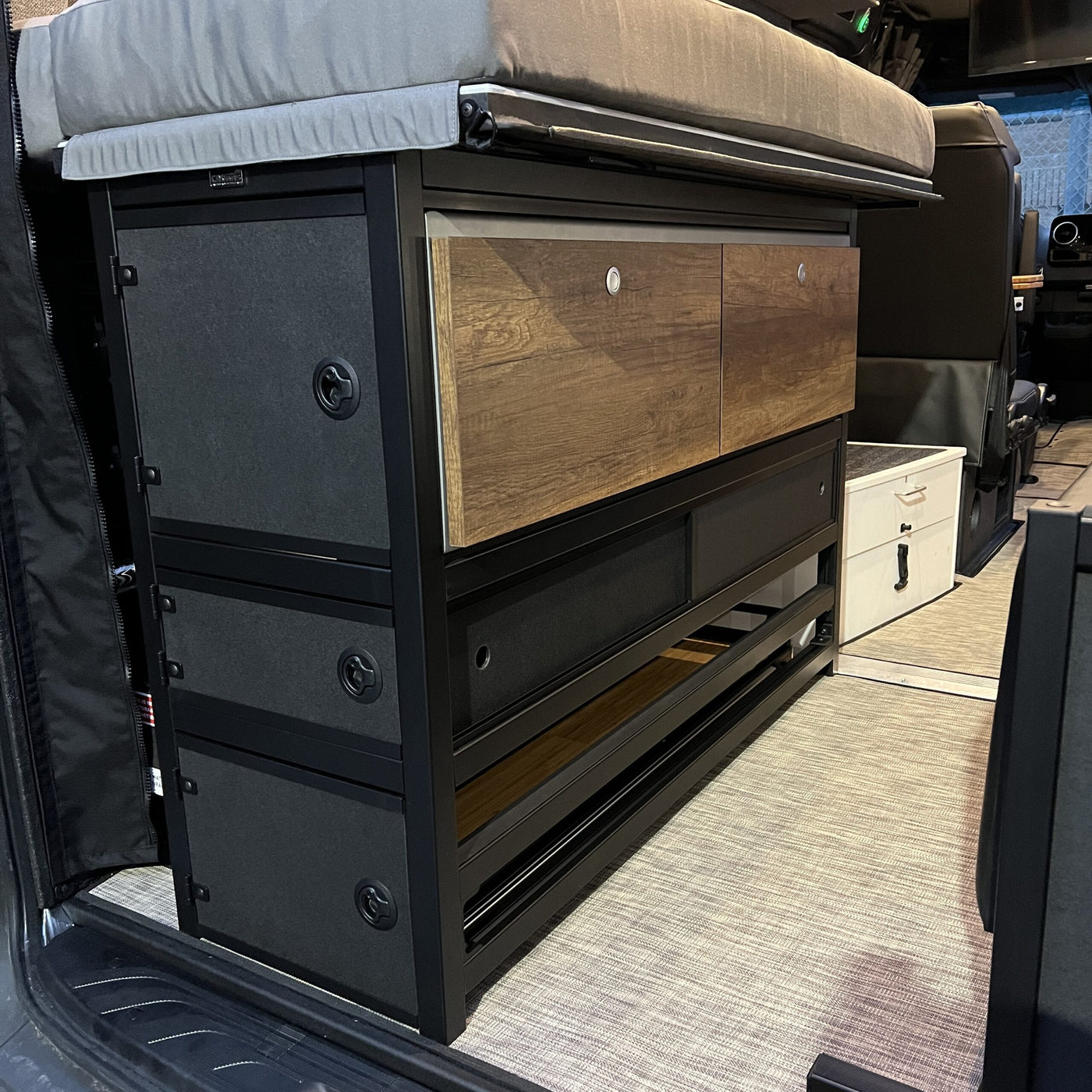 GSS™ 2.0 / Stows the Removable Overhead Cabinet in the new 2022+ Story